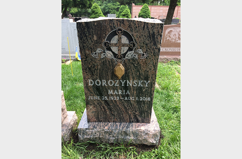 Beautiful single grave monument with bronze picture frame - Iowa ...